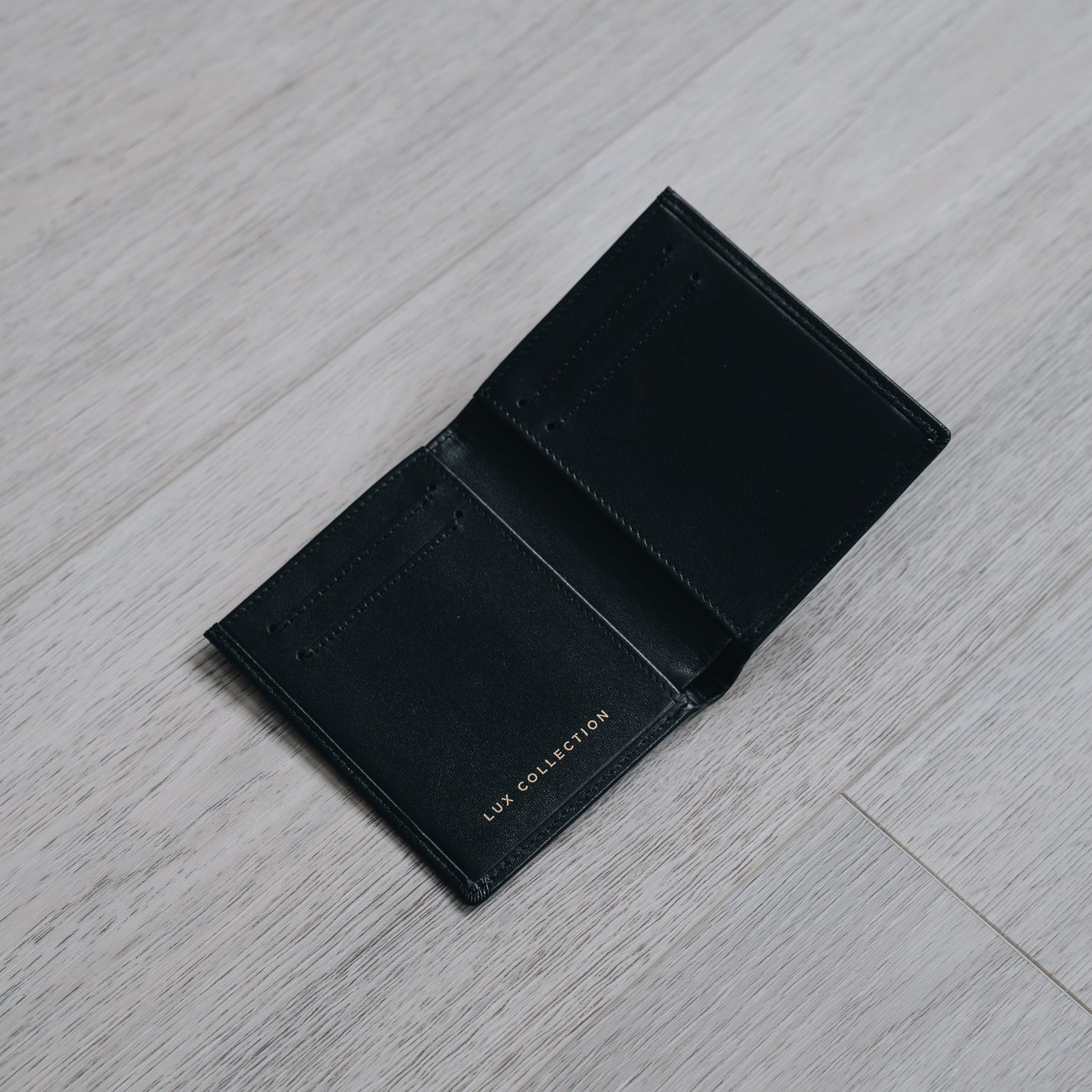 ULX Minimal Leather Bifold Wallet - Black