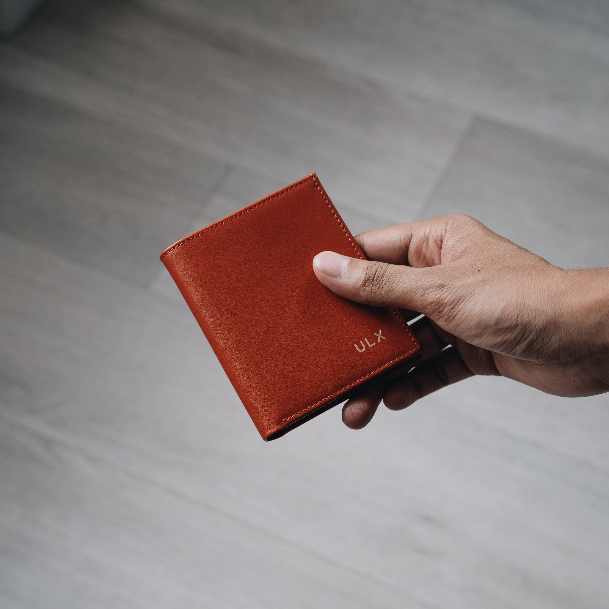 ULX Minimal Leather Bifold Wallet - Brown